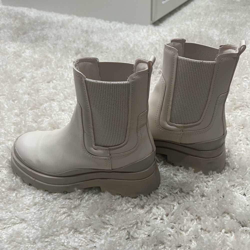 White / Beige Platform Boots - Gem